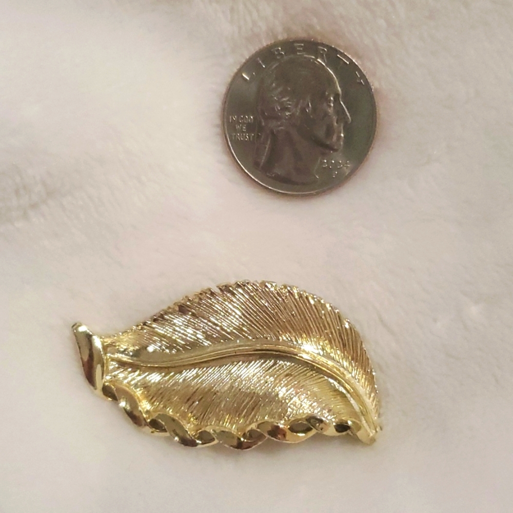 Vintage Gerry's Feather Leaf Pin Brooch - Gem